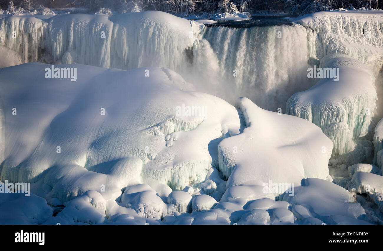 Winter Niagara Falls frozen snow and ice Stock Photo - Alamy