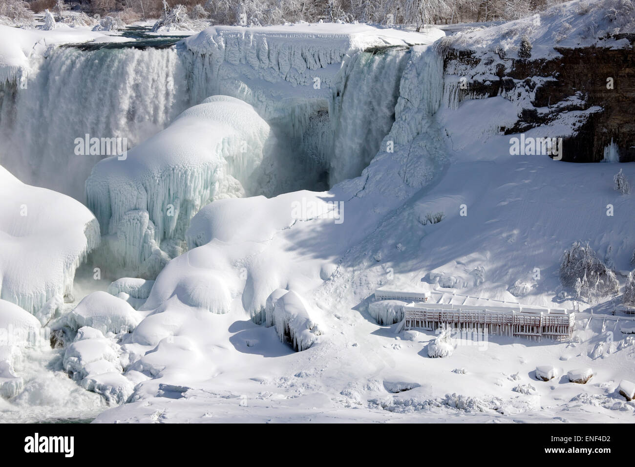Winter Niagara Falls frozen snow and ice Stock Photo - Alamy