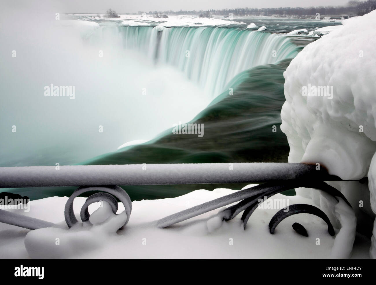Winter Niagara Falls frozen snow and ice Stock Photo - Alamy