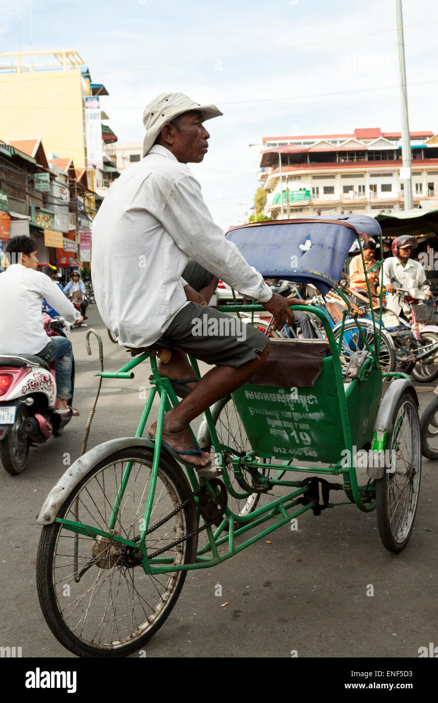 Rickshaw man waiting for customers in Phnom Penh, Cambodia, Asia Stock ...