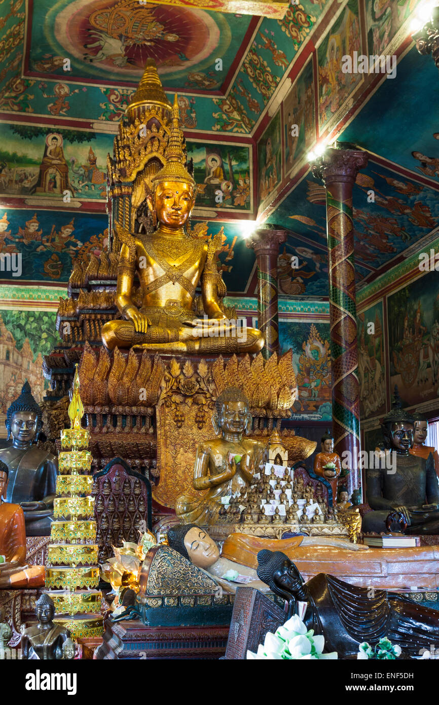 Wat Phnom Temple in Phnom Pen, Cambodia - the interior Stock Photo - Alamy