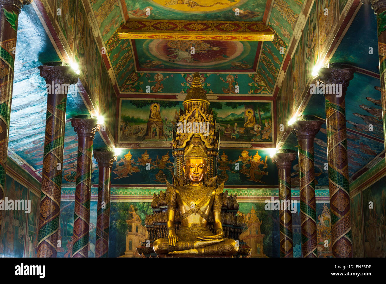 Phnom penh wat landmark interior hi-res stock photography and images ...