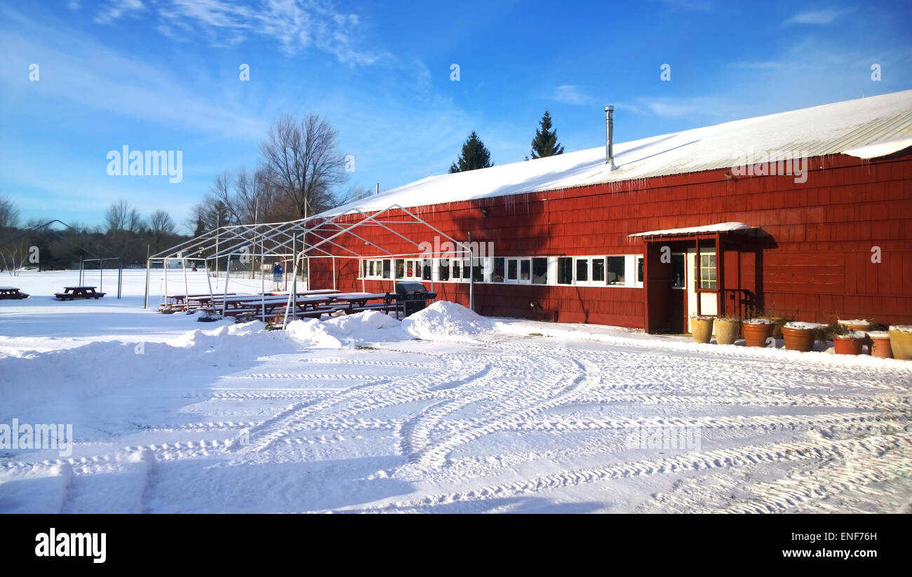 Winter scene on golf course hi-res stock photography and images - Alamy