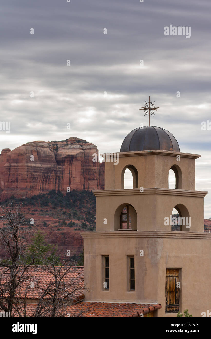 beautiful southwestern scene in Sedona Arizona with red rock formations ...