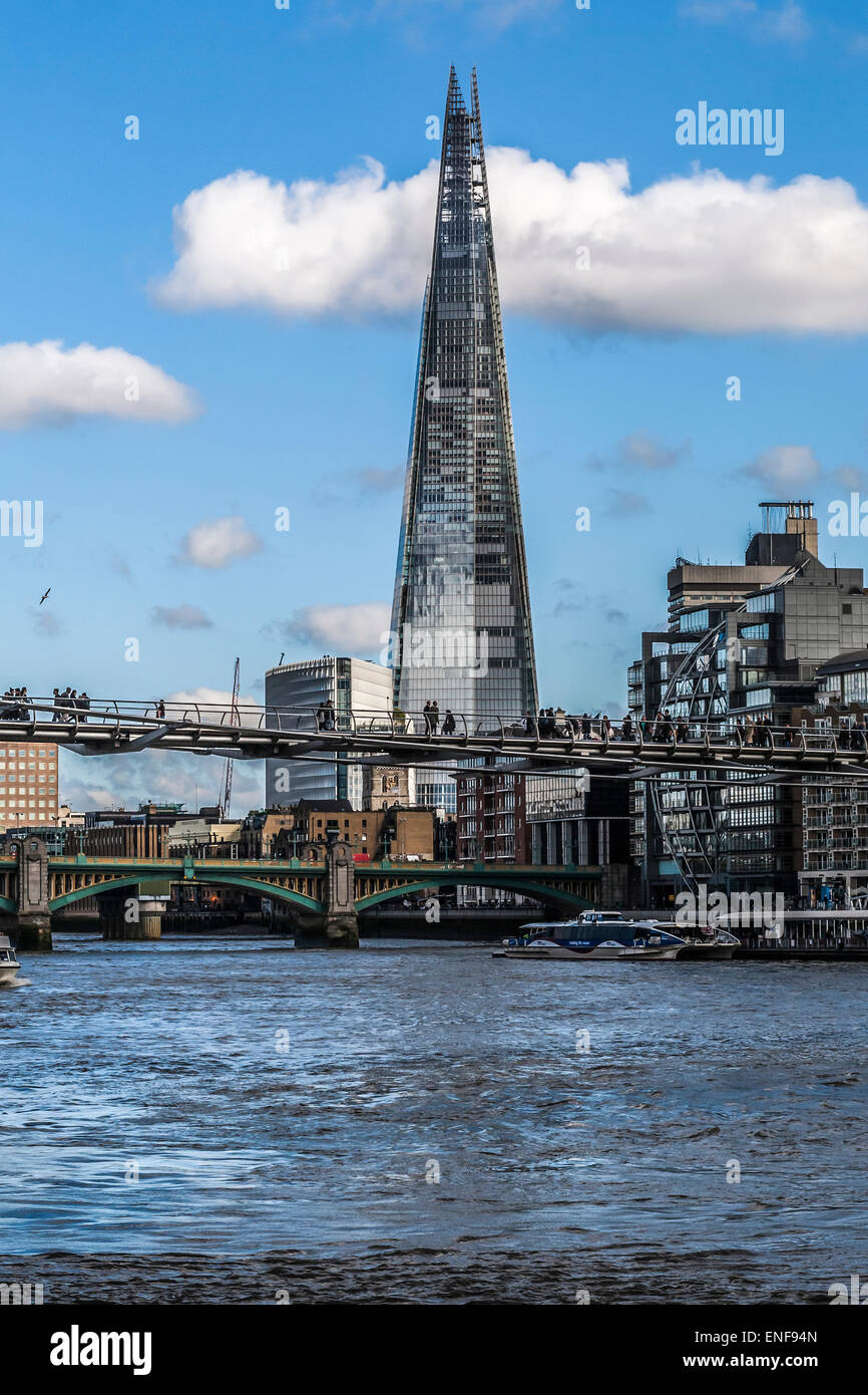 London thames tower bridge 2000 hi-res stock photography and images - Alamy