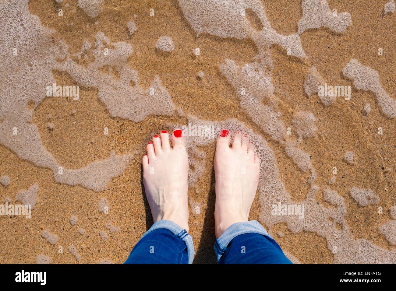 Feet in sand toes on beach relax hi-res stock photography and images ...
