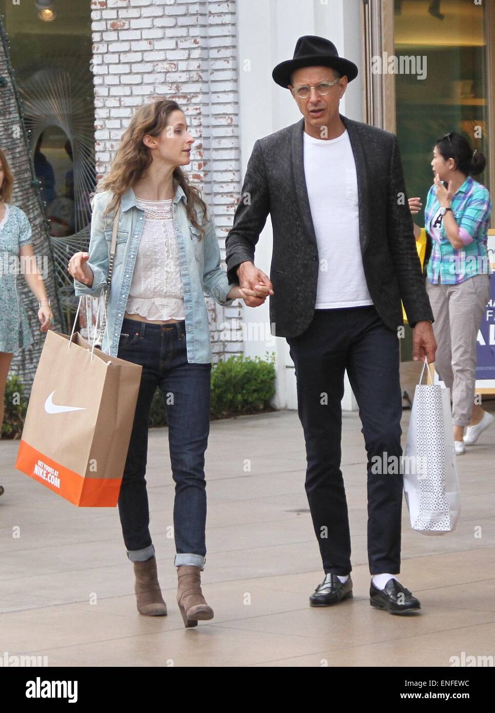 Jeff Goldblum takes his girlfriend Emilie Livingston shopping at The ...