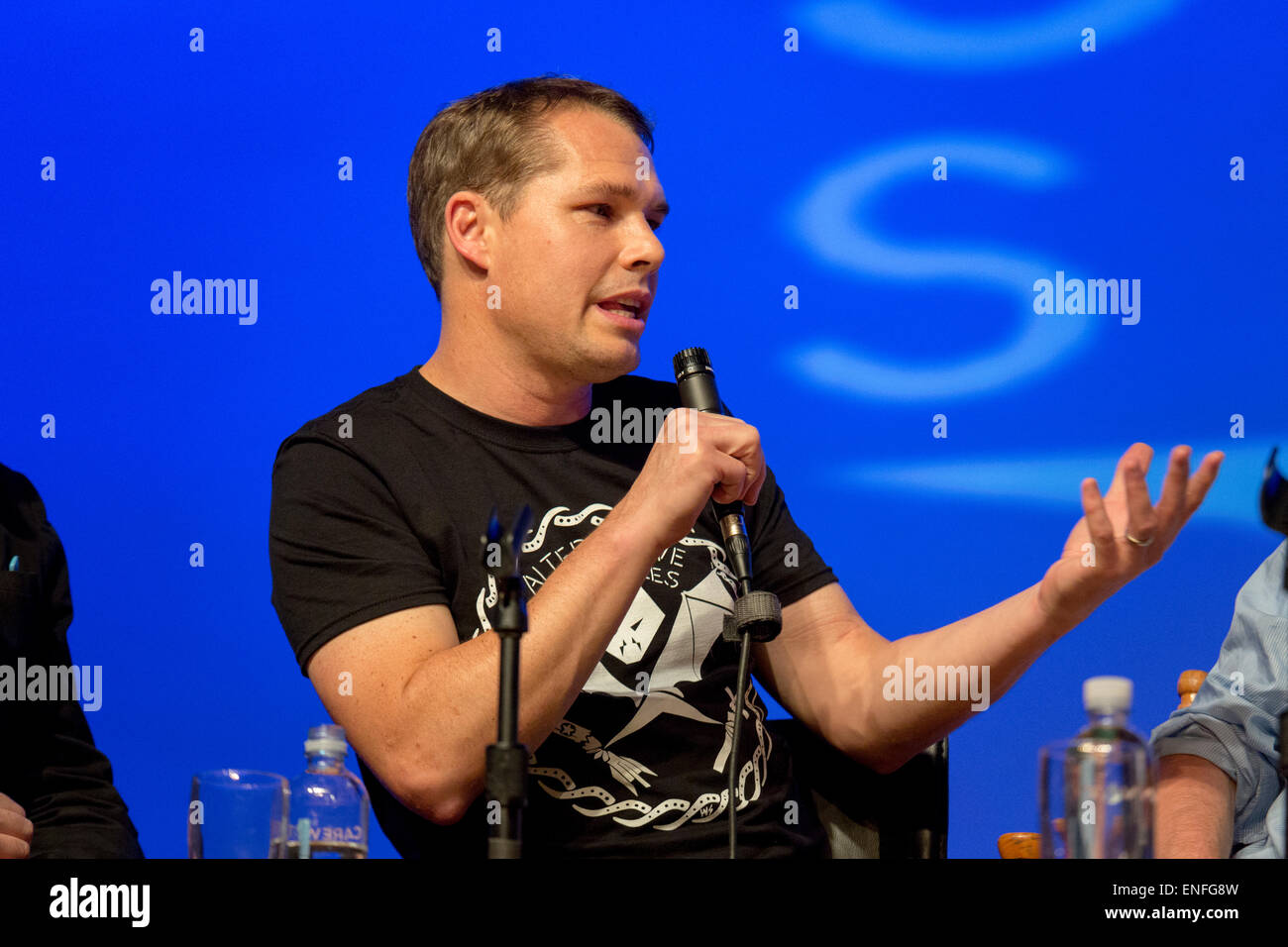 Shepard fairey hi-res stock photography and images - Alamy