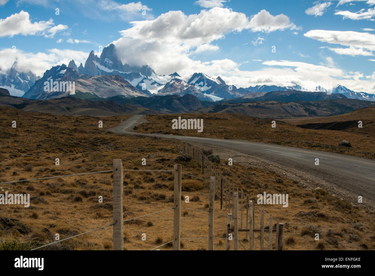 Route to El Chalten town, Mount Fitz Roy massif, Los Glaciares National ...