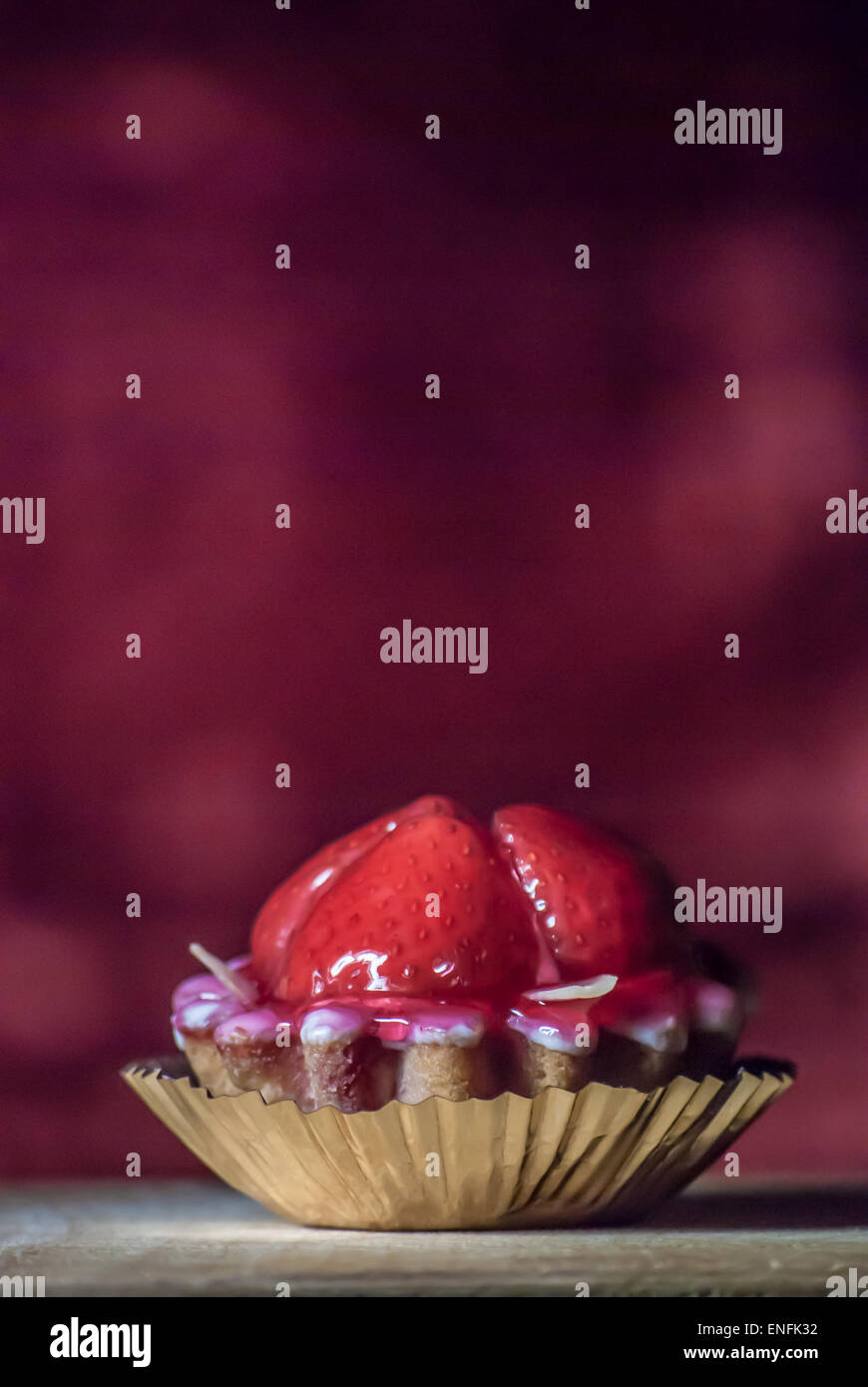 cupcake on a plate Stock Photo - Alamy