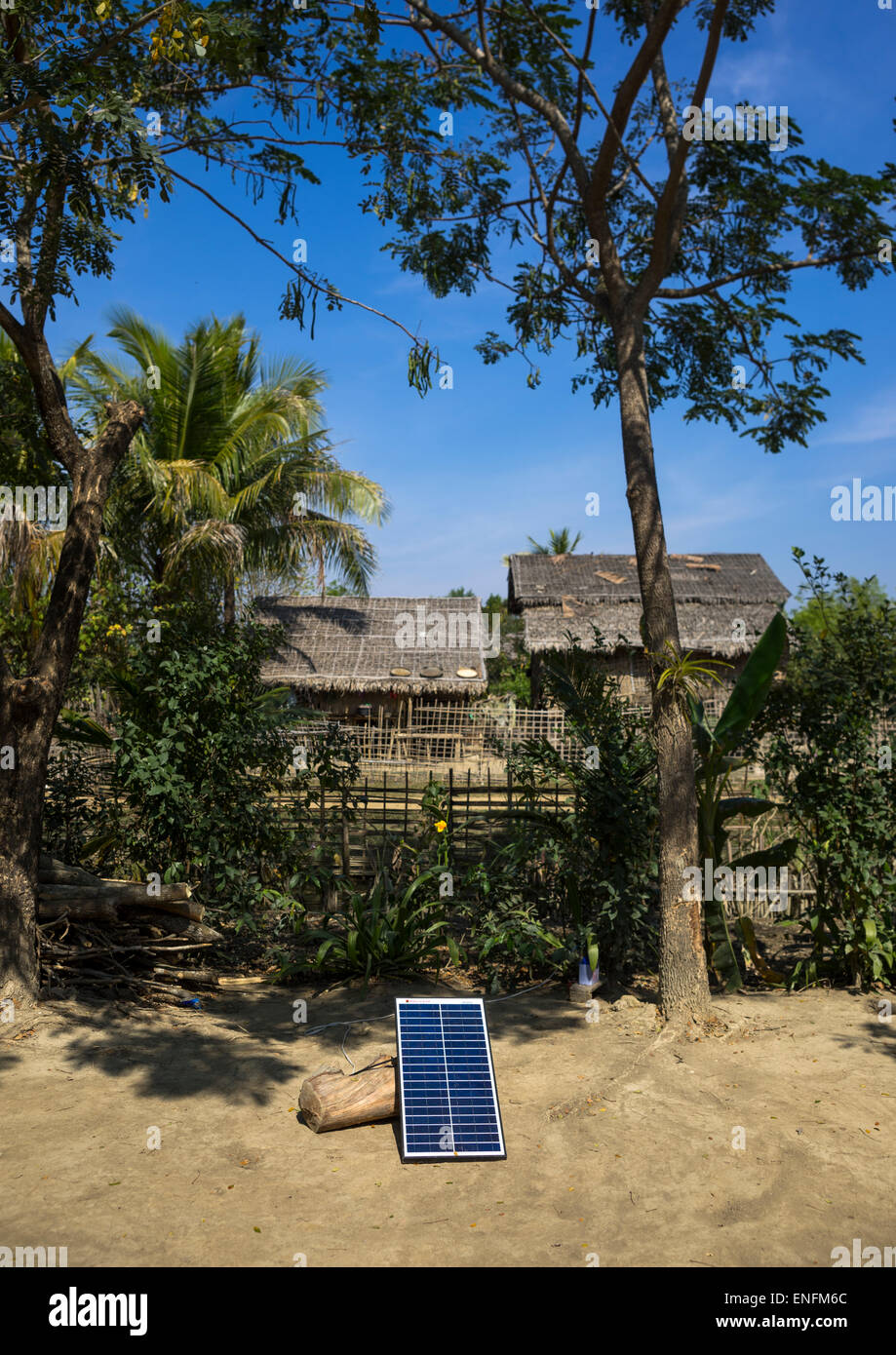 Solar farm people asia hi-res stock photography and images - Alamy
