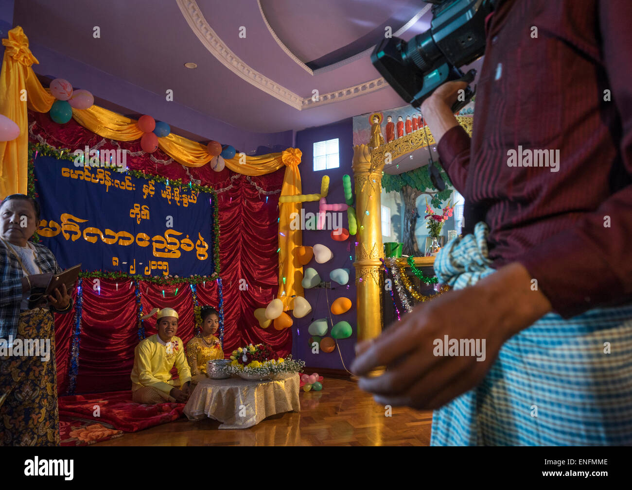 Wedding couple myanmar hi-res stock photography and images - Alamy