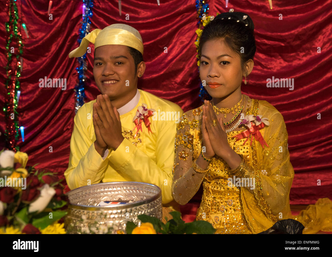 Wedding couple myanmar hi-res stock photography and images - Alamy