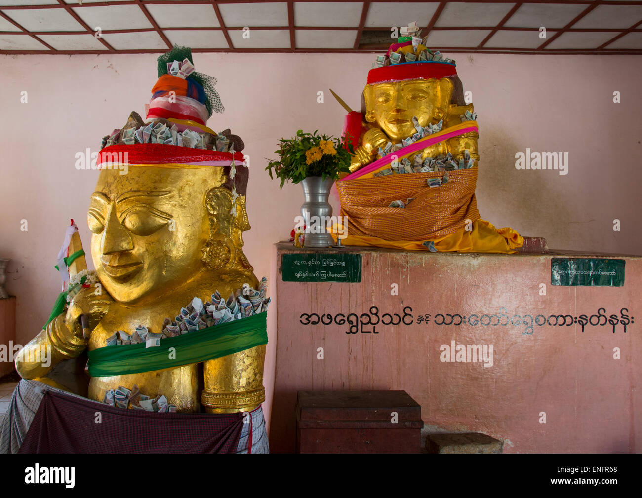 Shwe zigon paya temple hi-res stock photography and images - Alamy