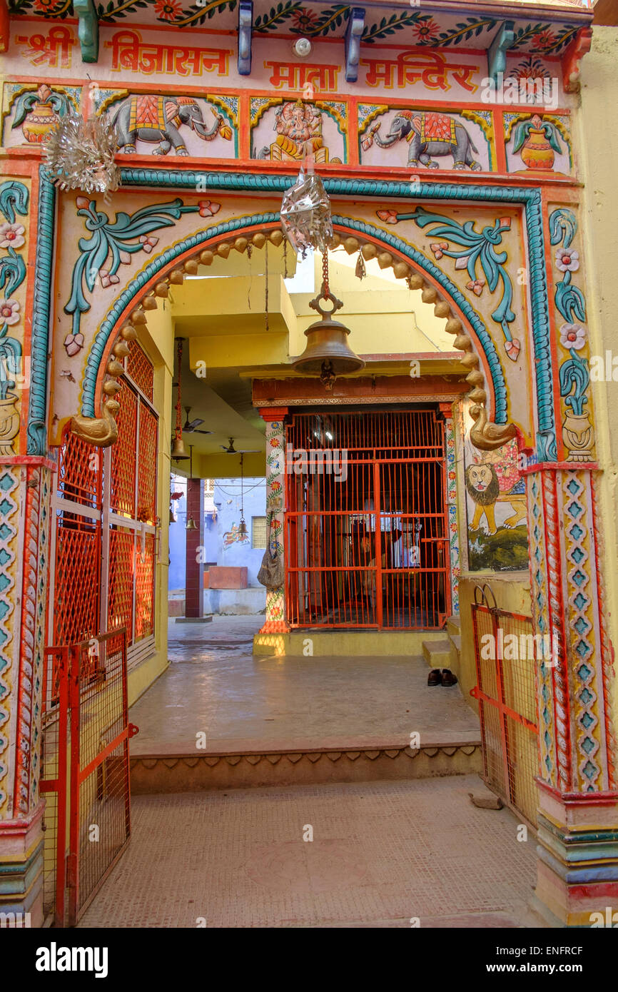 Decorated entrance hindu temple hi-res stock photography and images - Alamy