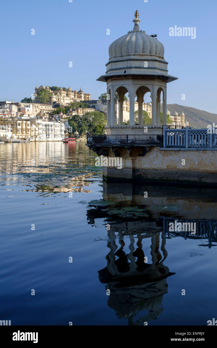 Udaipur palace view from the Pichola lake Stock Photo - Alamy
