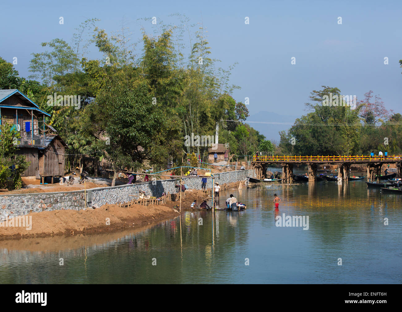 People Wasing Clothes, Inle Lake, Myanmar Stock Photo - Alamy