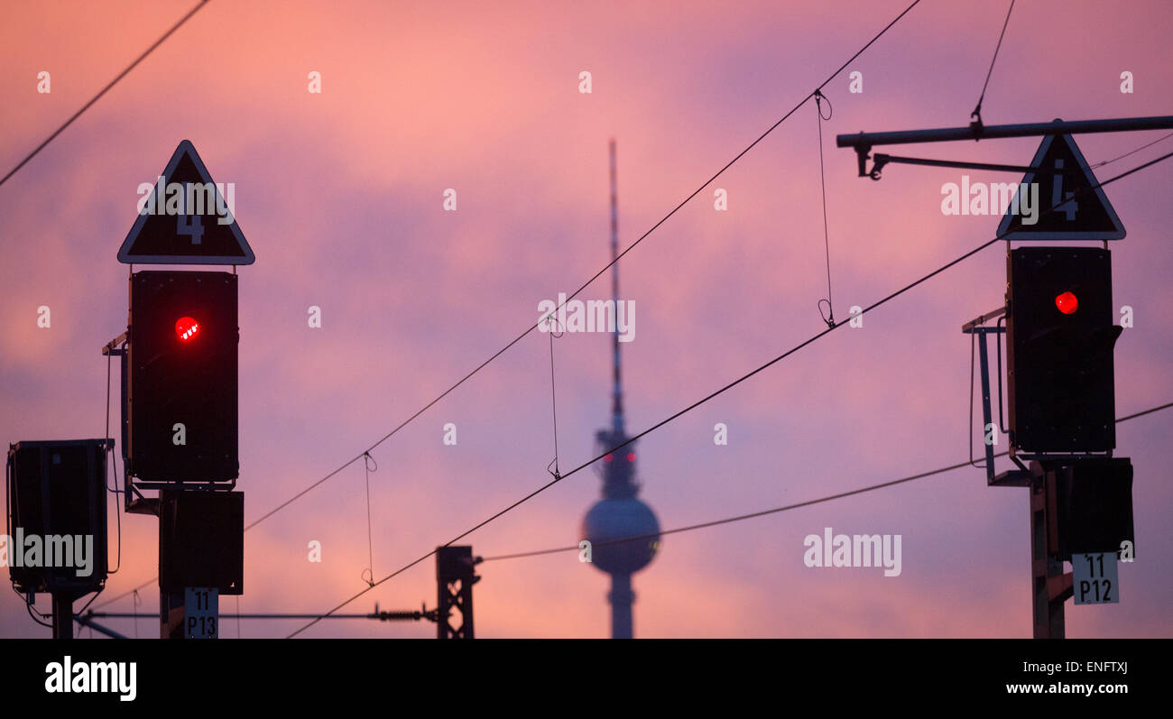 Lights on front of train hi-res stock photography and images - Alamy