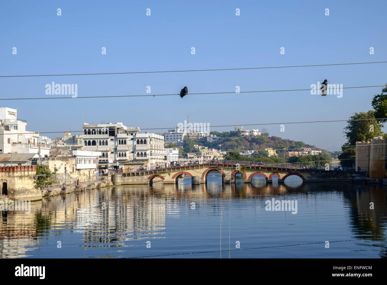 Bridge over Pichola Lake In Udaipur India Stock Photo - Alamy