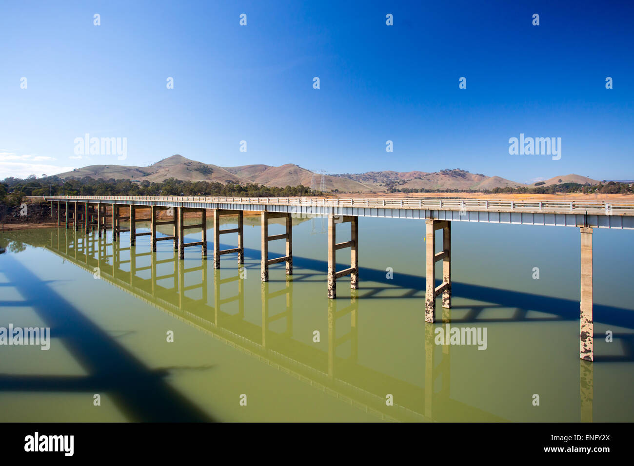 The small village of Bonnie Doon on Lake Eildon on an autumn day in ...
