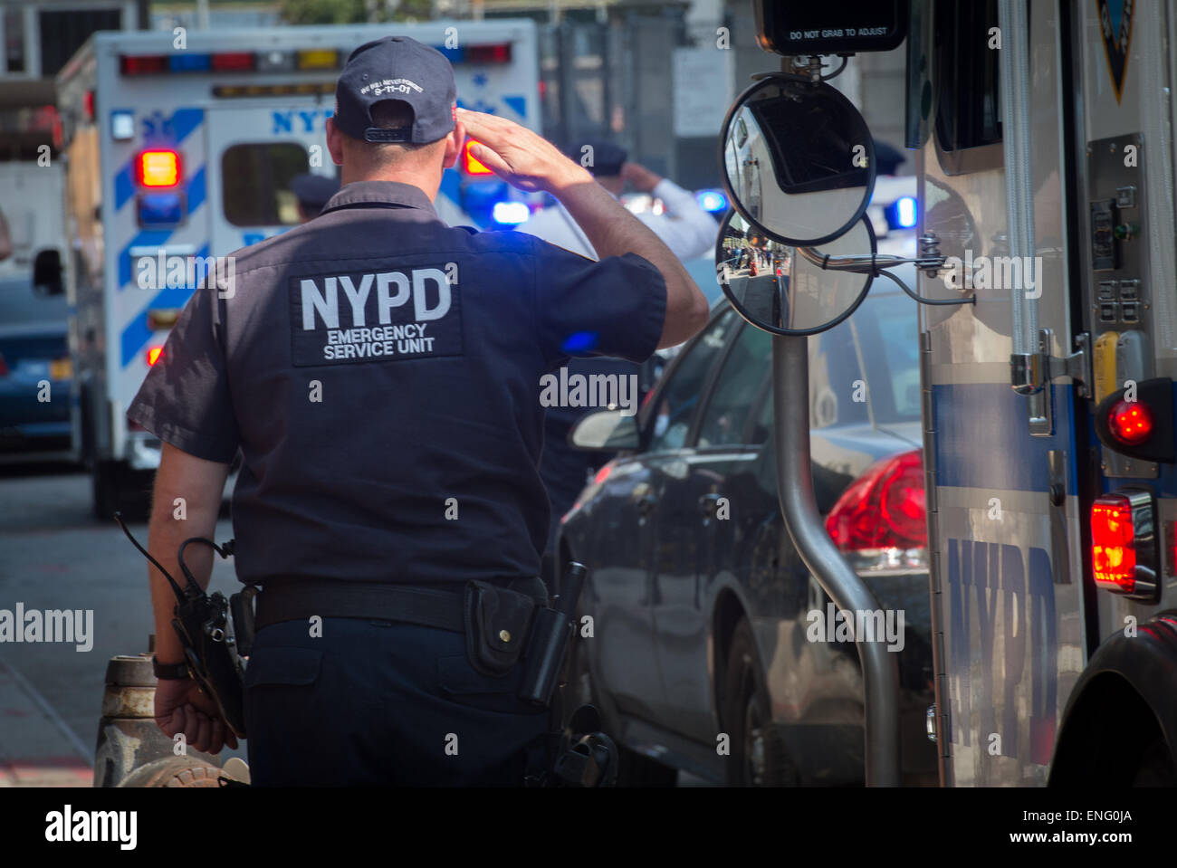 Police Officers Salute Flag Stock Photos & Police Officers Salute Flag ...