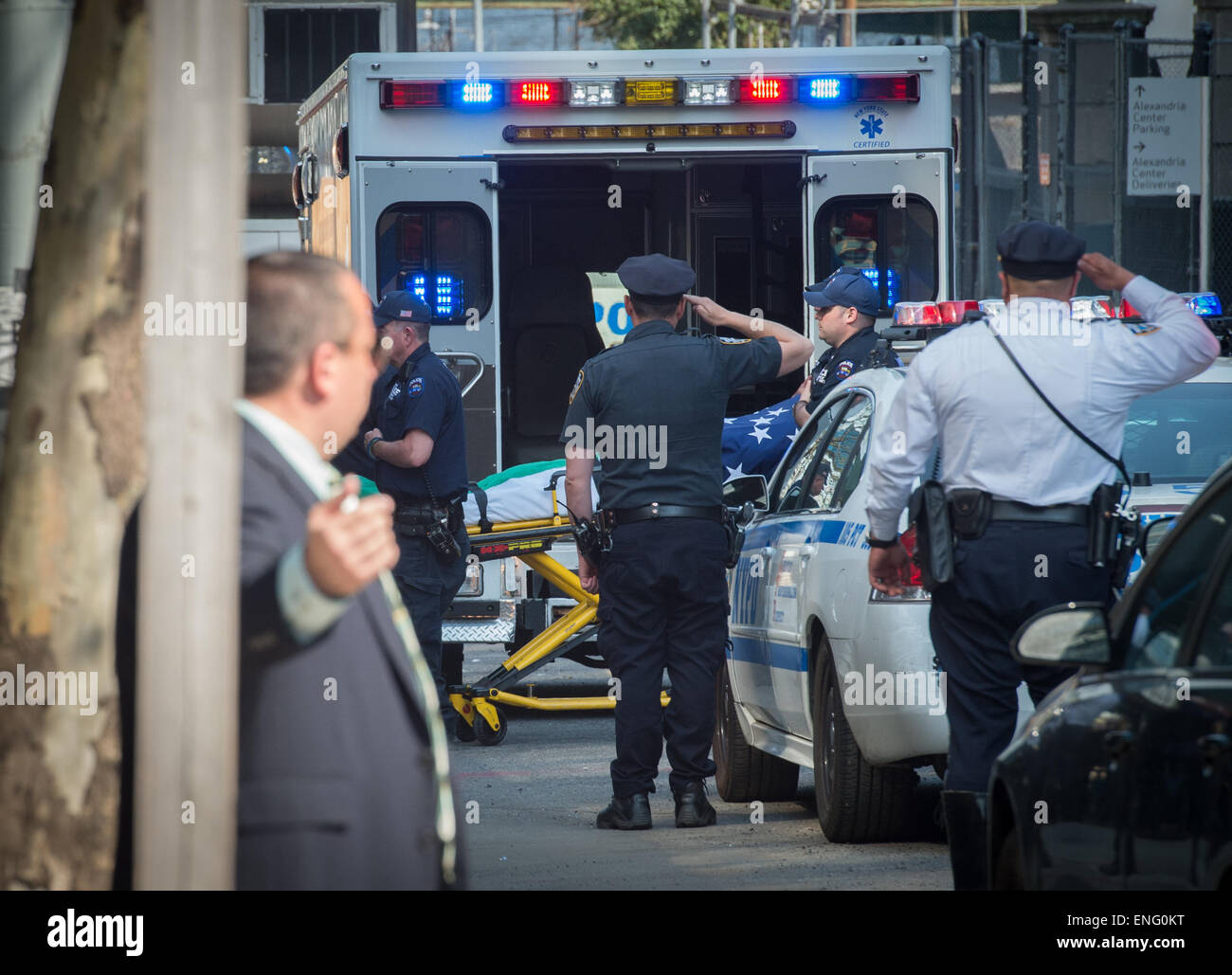 Police Officers Salute Stock Photos & Police Officers Salute Stock ...