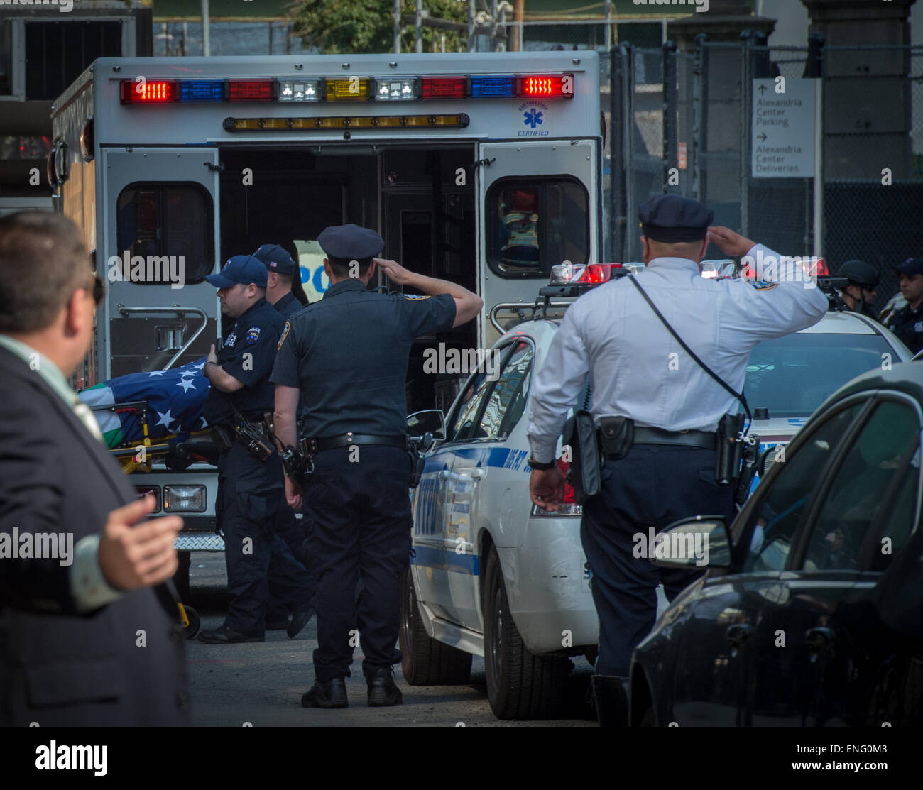 Police officers salute flag hi-res stock photography and images - Alamy