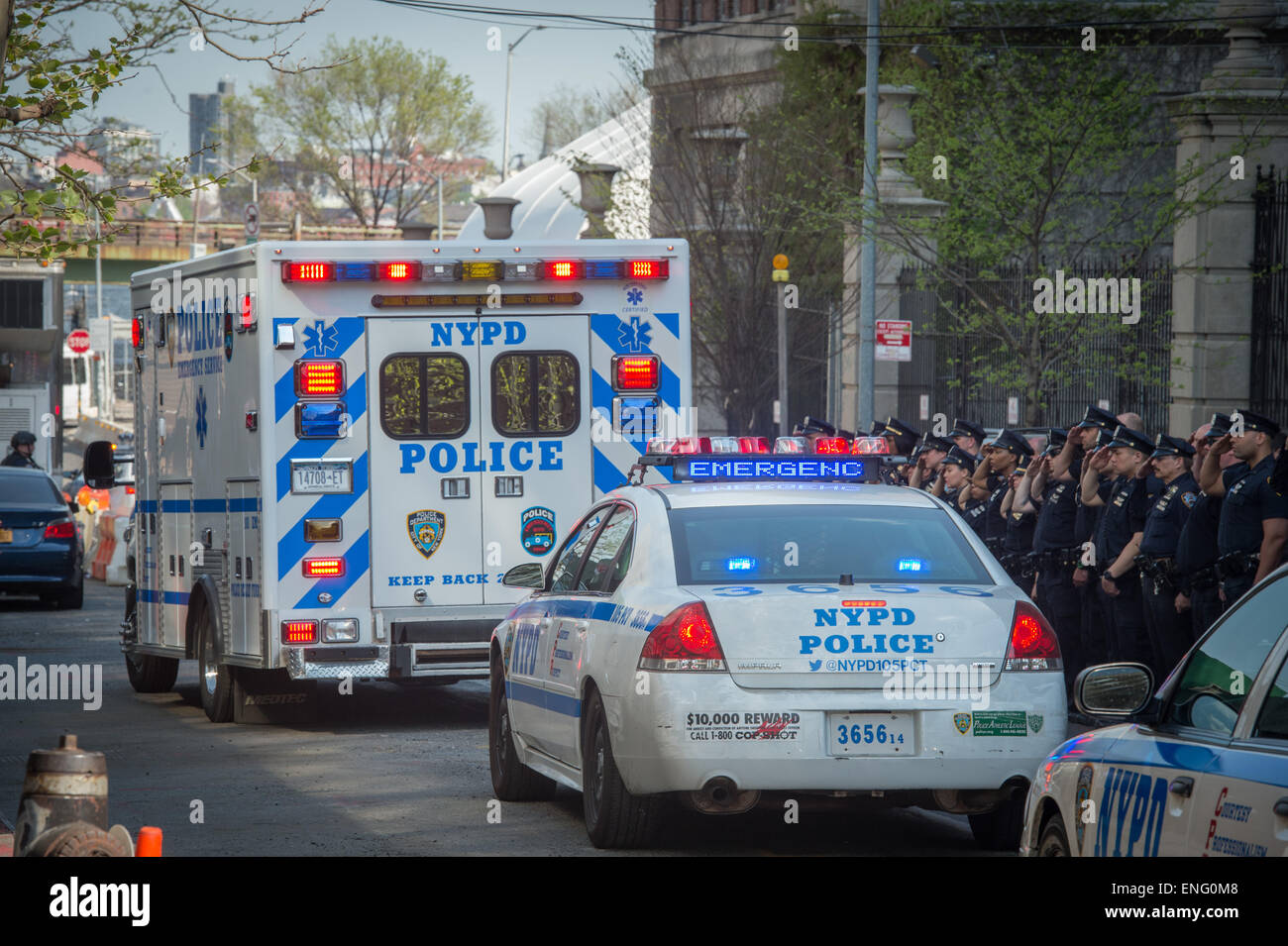 Police officers salute flag hi-res stock photography and images - Alamy