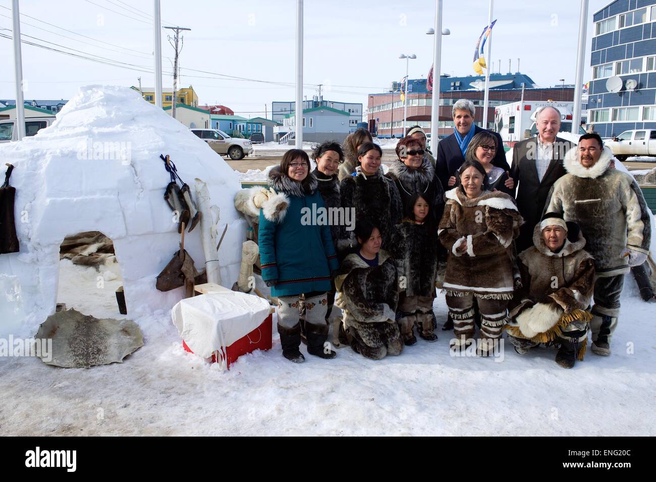 Inuit igloo canada hi-res stock photography and images - Alamy