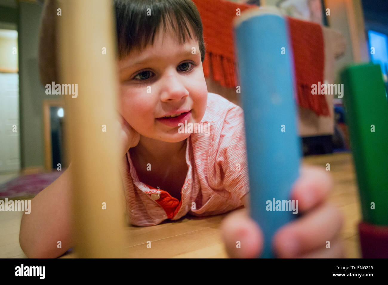 Children playing with blocks hi-res stock photography and images - Alamy