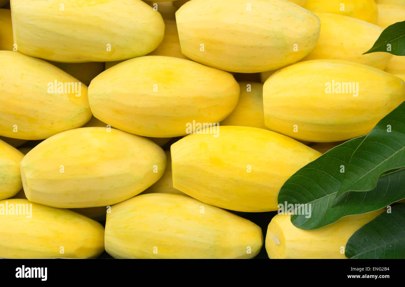 Close up of pile of fresh peeled mangos Stock Photo - Alamy