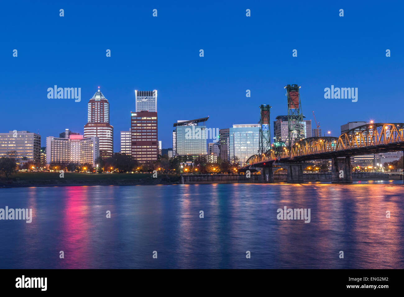 Portland cityscape skyscraper city hi-res stock photography and images ...