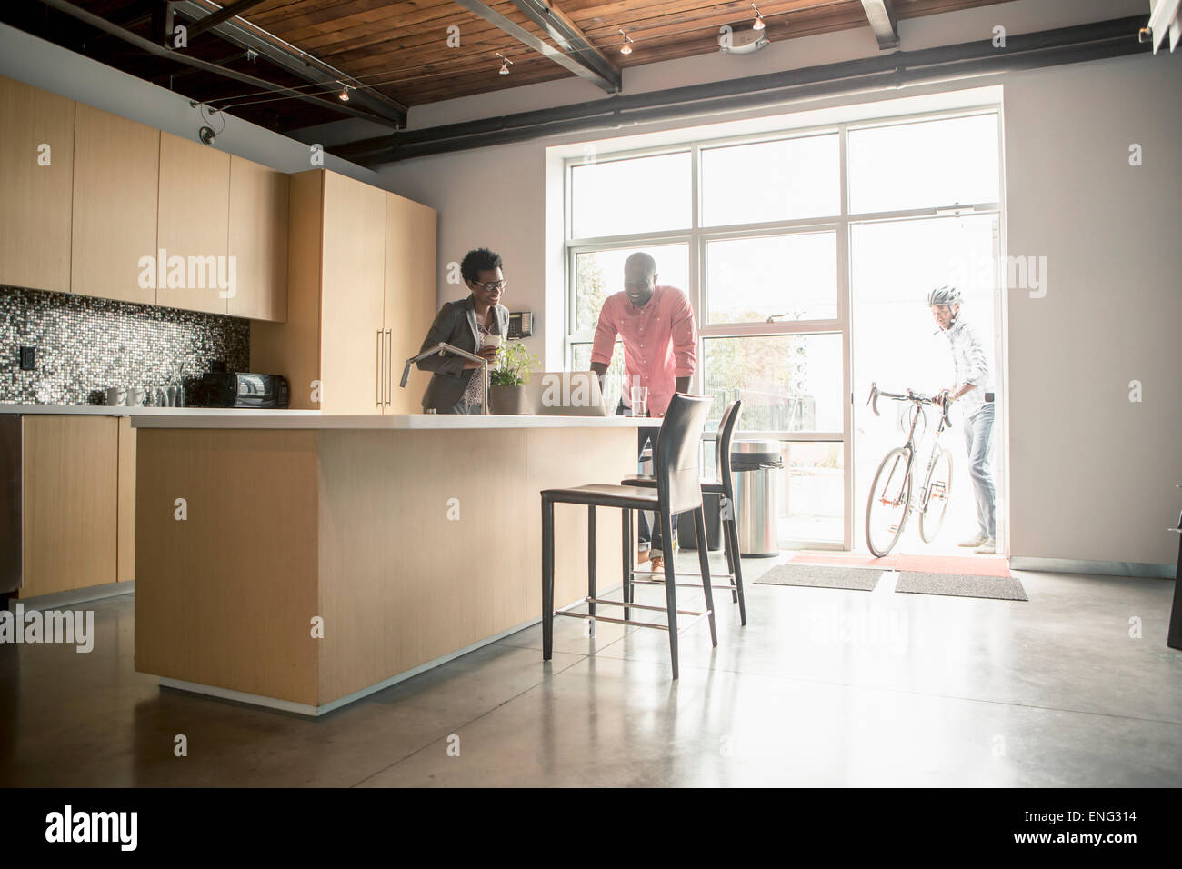 Modern business people talking hi-res stock photography and images - Alamy