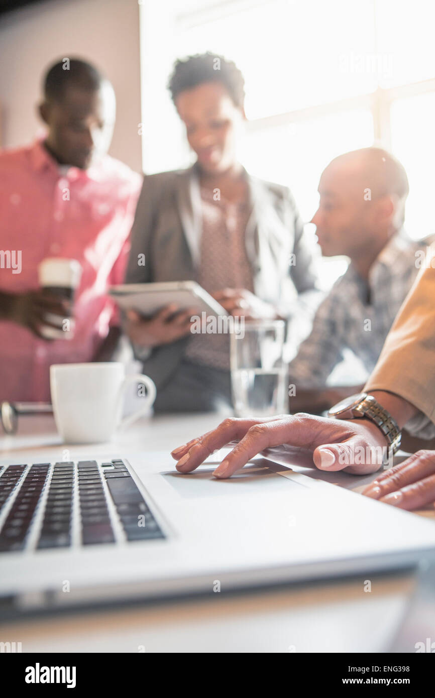 Using laptop office hi-res stock photography and images - Alamy