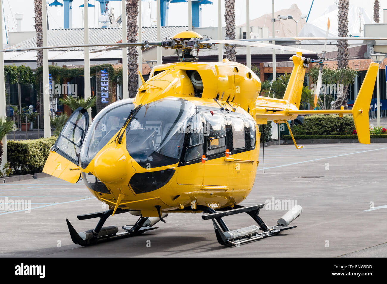 Yellow air ambulance hi-res stock photography and images - Alamy