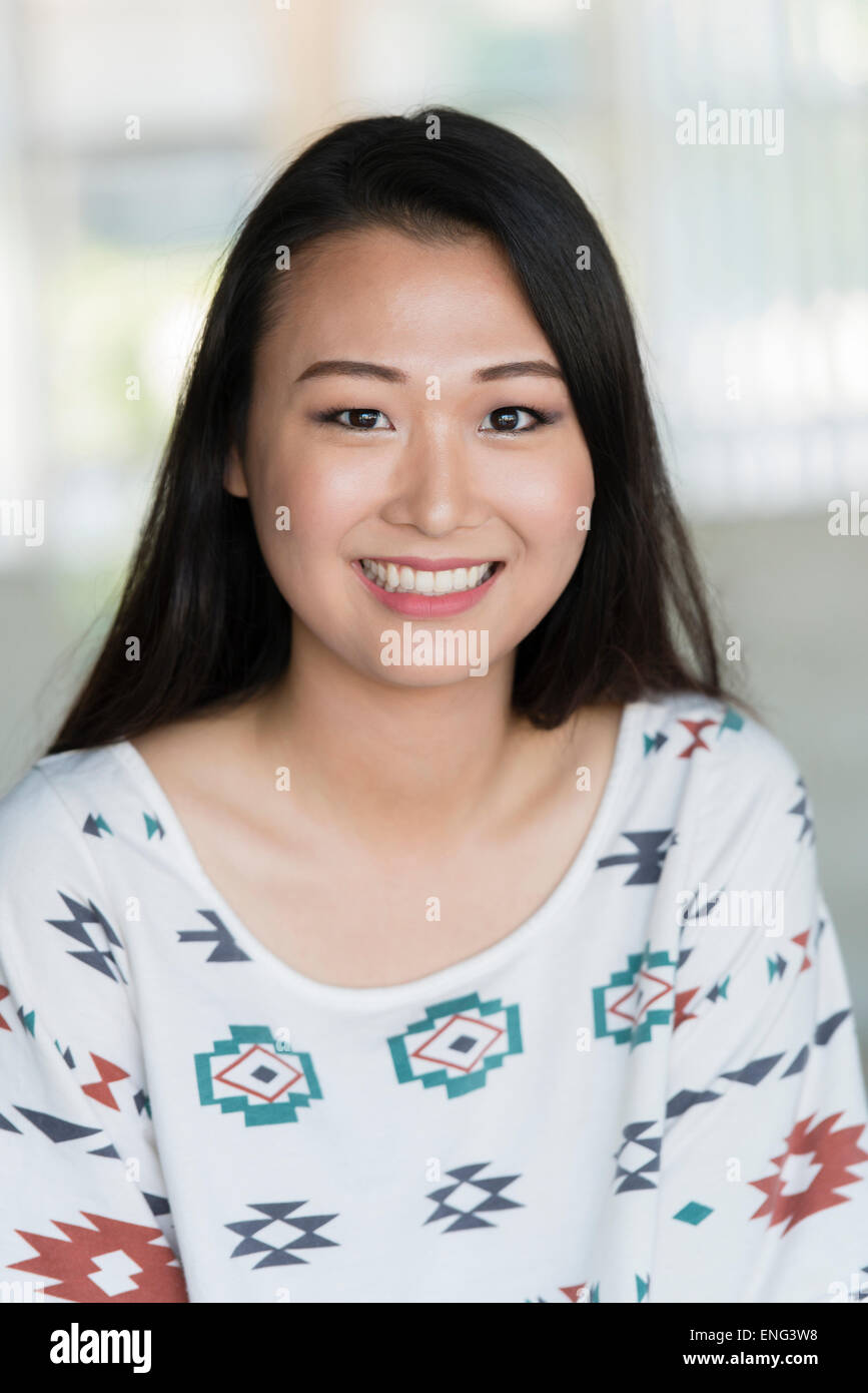 Smiling young asian korean woman hi-res stock photography and images ...