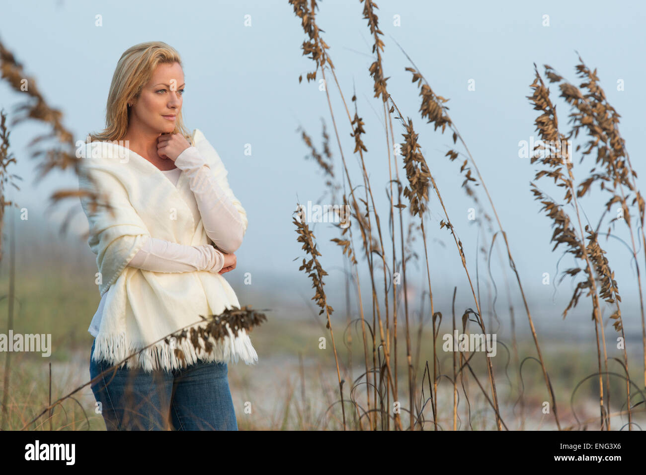 Sad woman beach hi-res stock photography and images - Alamy