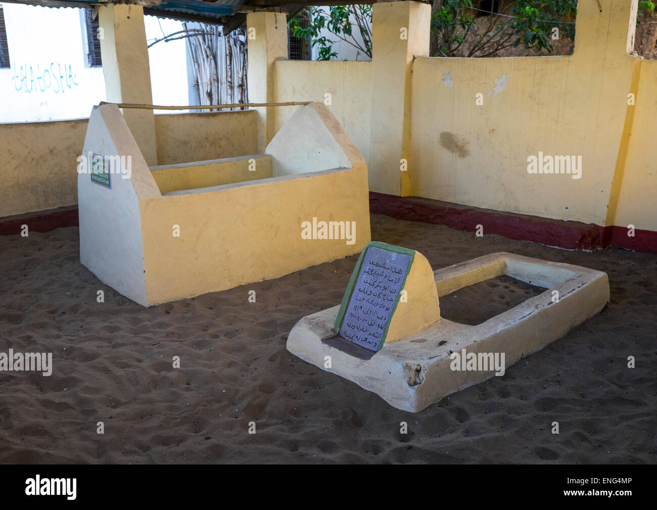 Old Muslim Graves, Lamu County, Matondoni, Kenya Stock Photo - Alamy
