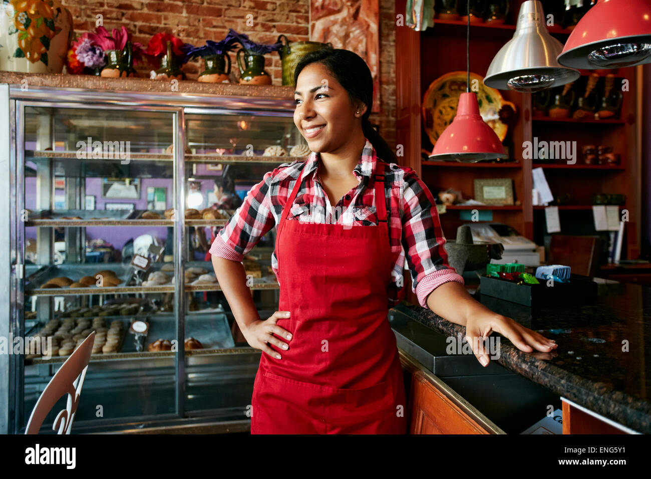 Smiling latina store worker hi-res stock photography and images - Alamy