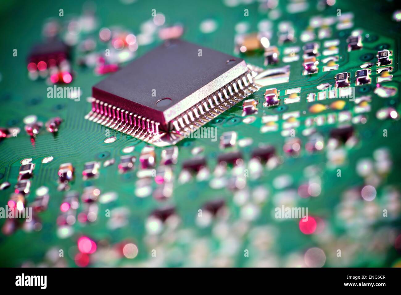 Green microcircuit closeup technology hi-res stock photography and images - Alamy