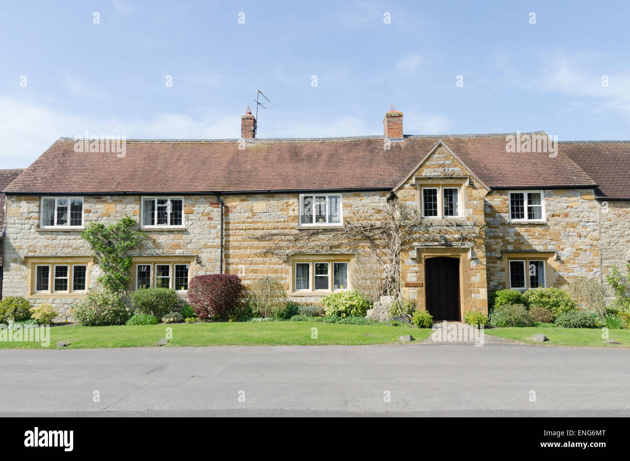 Row of traditional stone cottages in the Warwickshire village of ...
