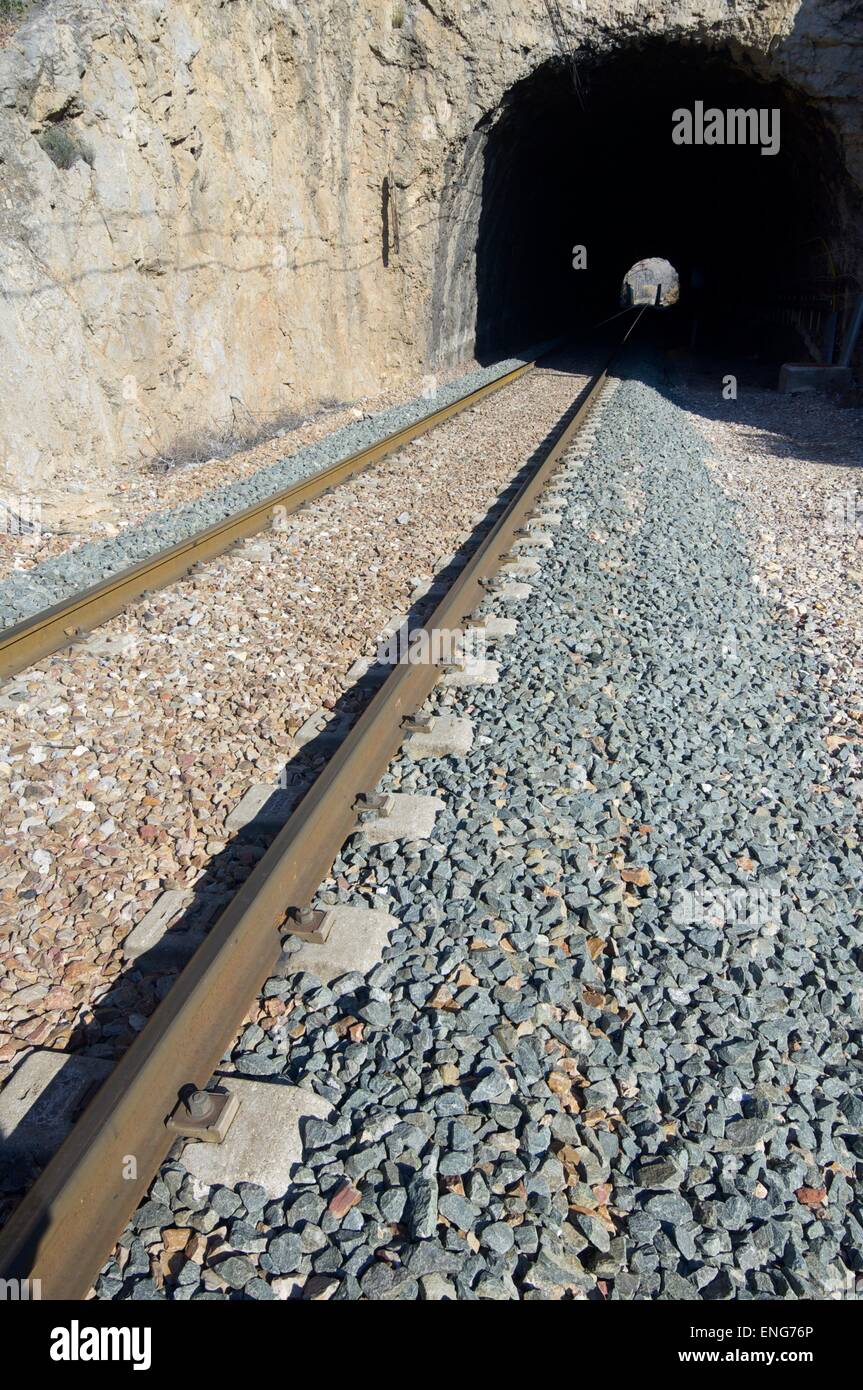 Train goes into tunnel hi-res stock photography and images - Alamy