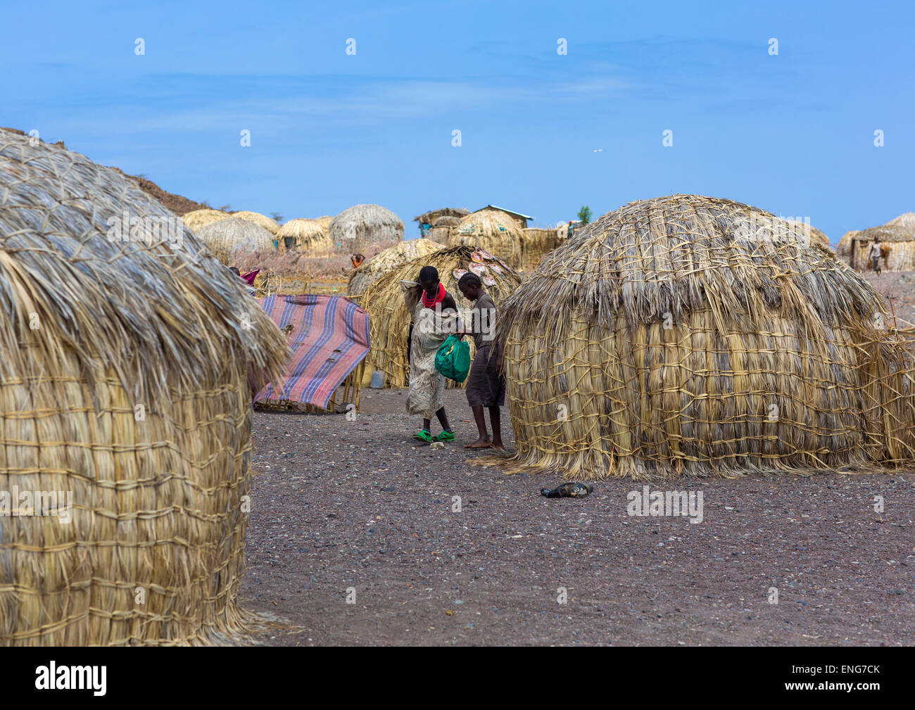 Grass Huts In El Molo Tribe Village, Turkana Lake, Loiyangalani, Kenya ...