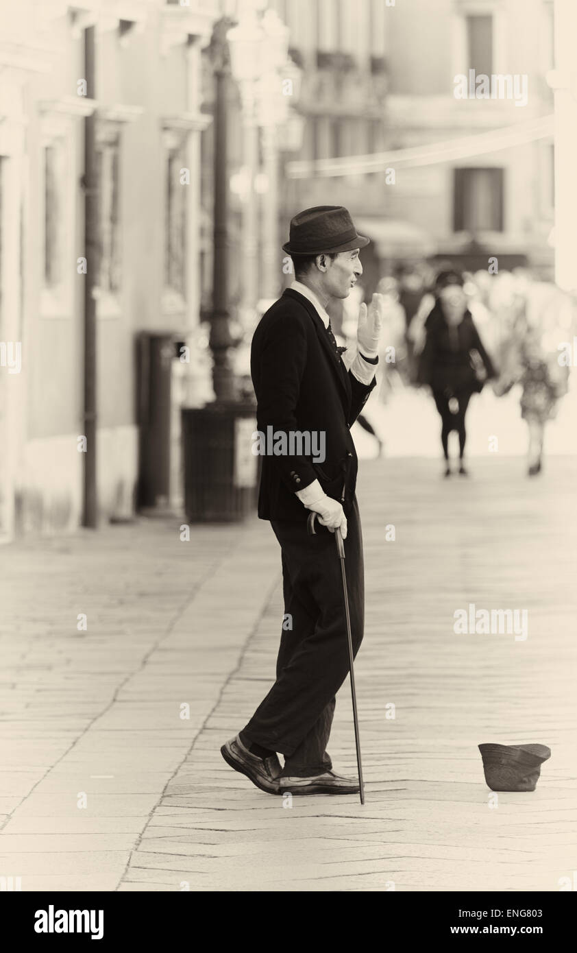 Italian mime hi-res stock photography and images - Alamy