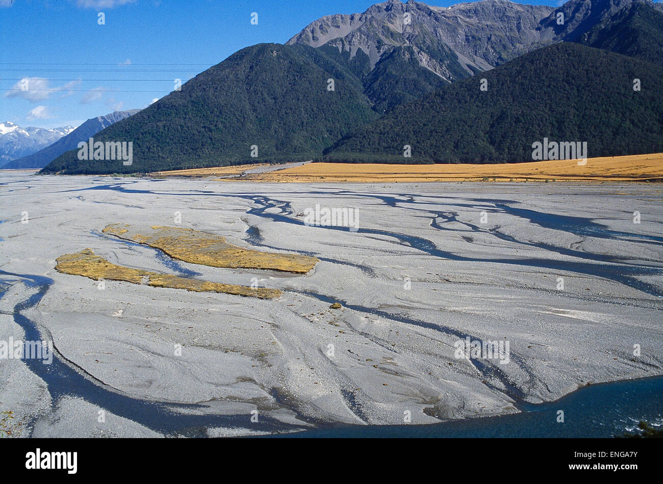 Neuseeland, trockenes Flussbett Stock Photo - Alamy