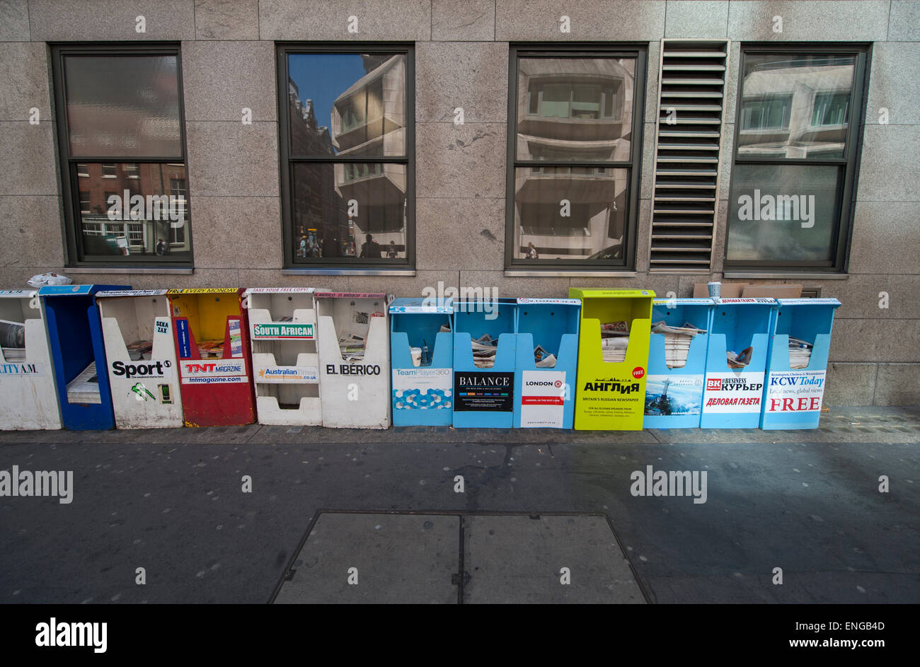 Free newspaper stands hi-res stock photography and images - Alamy
