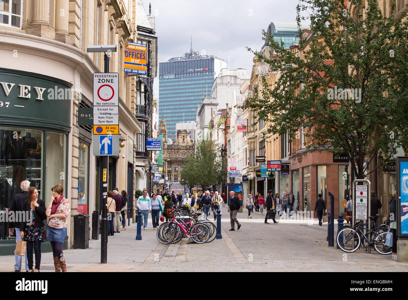 Pedestrians in Manchester shopping street Stock Photo - Alamy