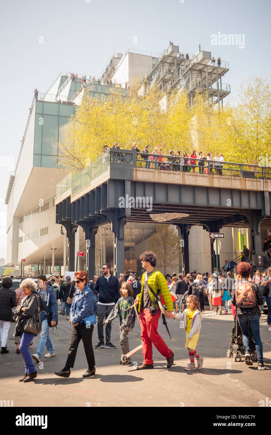 Thousands crowd the trendy Meatpacking District in New York on Saturday ...