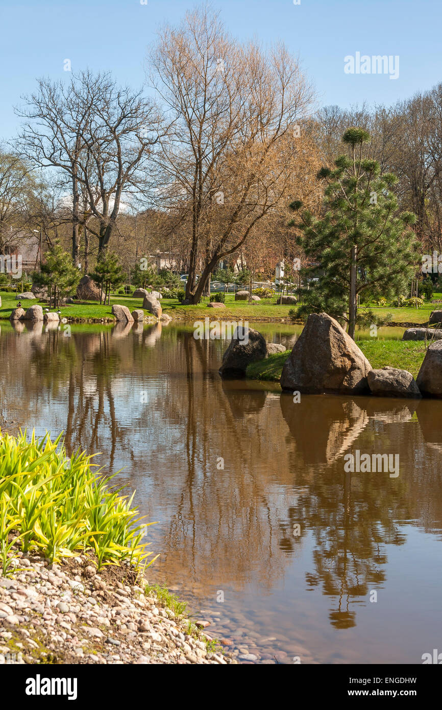 Fountain in japanese water garden hi-res stock photography and images ...
