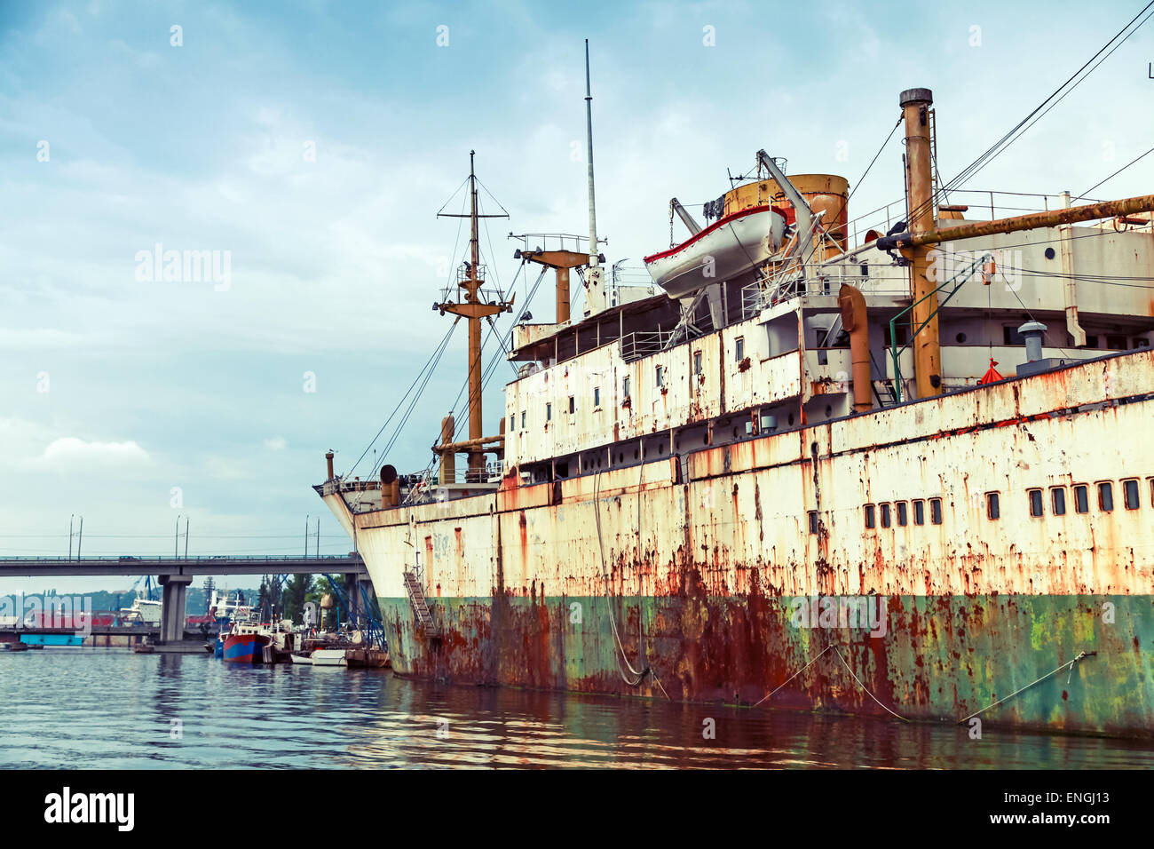 Abandoned cargo ship hi-res stock photography and images - Alamy